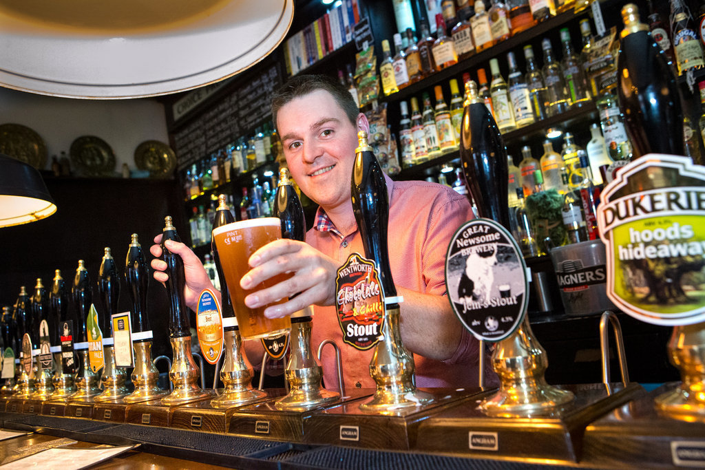 Old Town pubs demonstrate pulling power with a real ale alliance - Hull ...