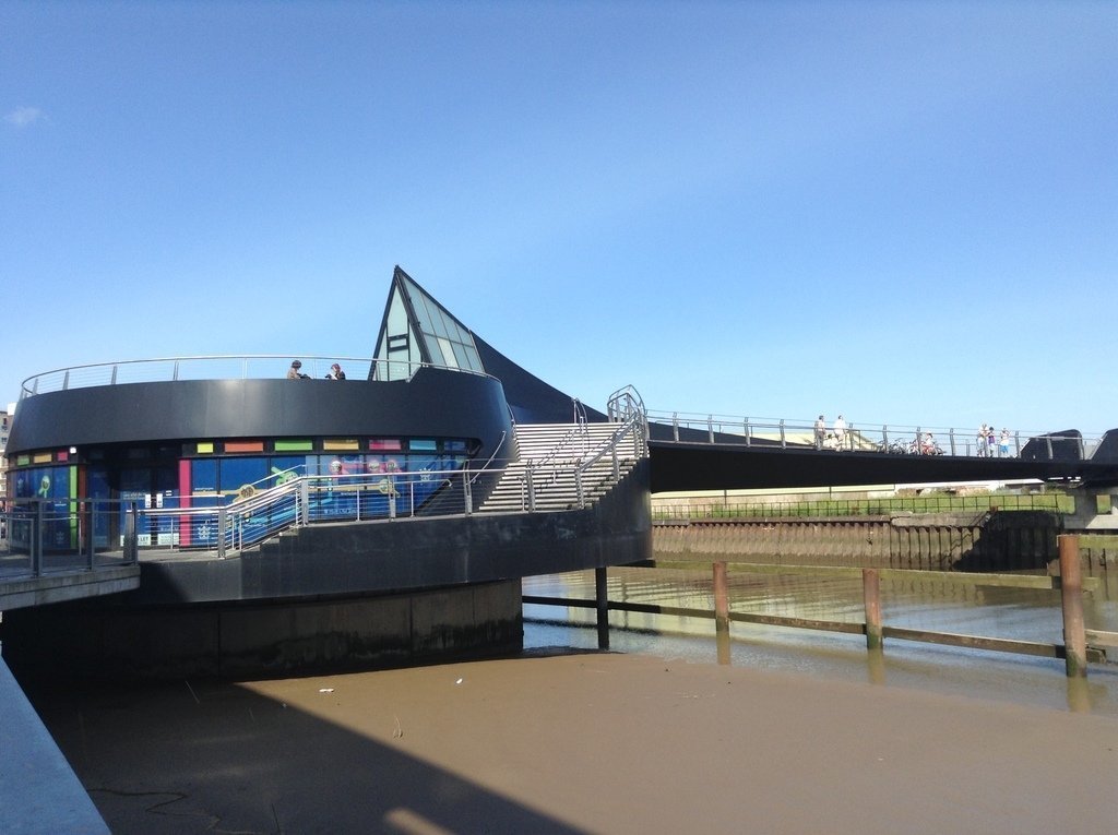 Scale Lane Bridge used to highlight mental health messages - Hull ...